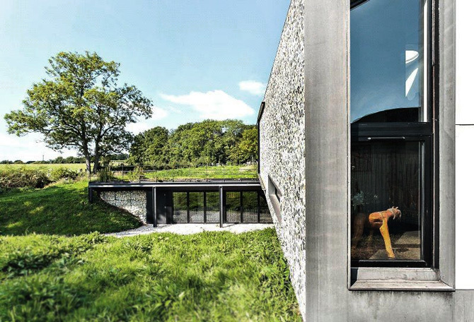 GRAND DESIGNS NEWBURY OCTOBER 2013 . farmhouse - TAATE